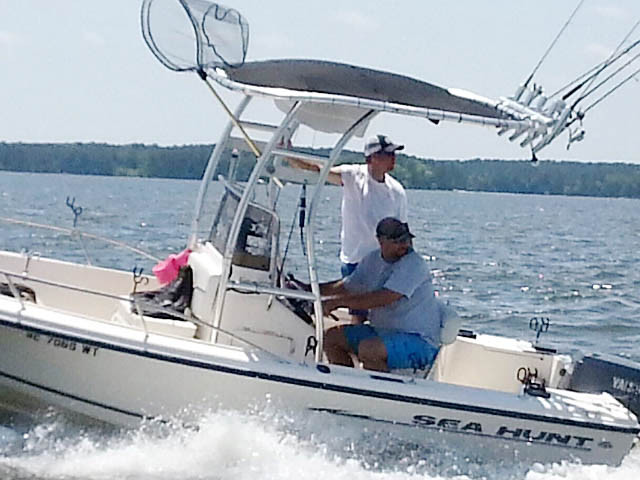 2003 Sea Hunt Triton 172 with SG300 Review | Stryker T-Tops, Universal ...